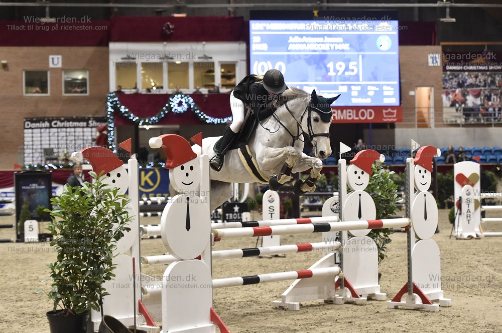 ANNA NICOLE Y MAK - Ridehesten.com